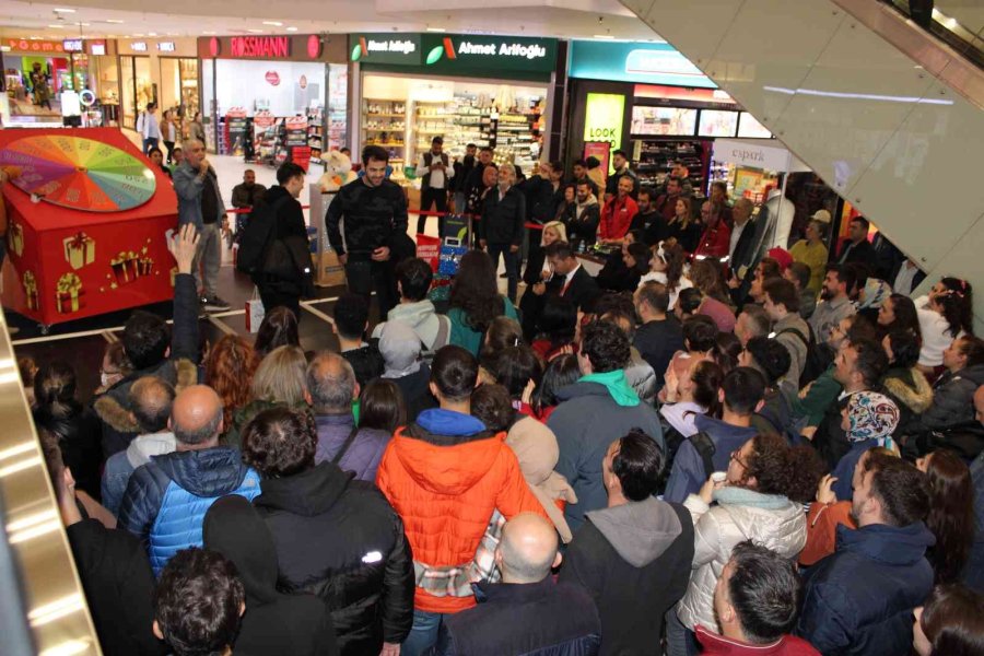 Eskişehir Espark Avm Radyocu Cem Arslan İle 15’inci Yılını Geride Bıraktı