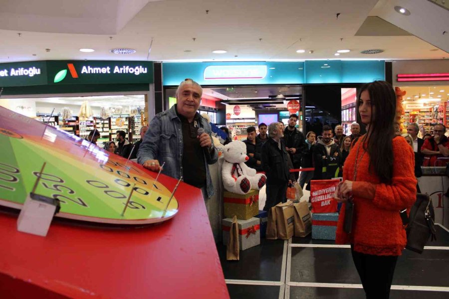 Eskişehir Espark Avm Radyocu Cem Arslan İle 15’inci Yılını Geride Bıraktı