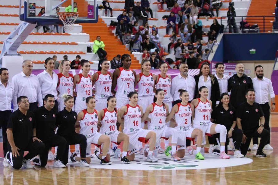 Türkiye, Arnavutluk’u Rahat Geçti