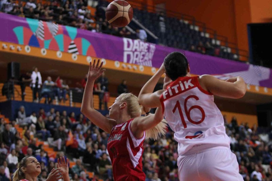 Türkiye, Arnavutluk’u Rahat Geçti