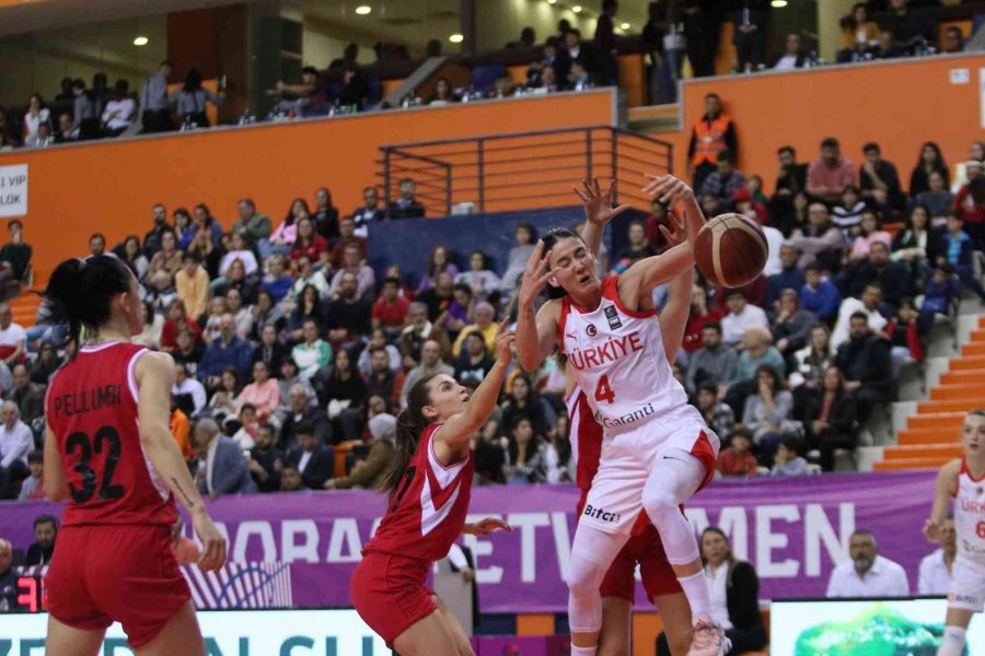 Türkiye, Arnavutluk’u Rahat Geçti