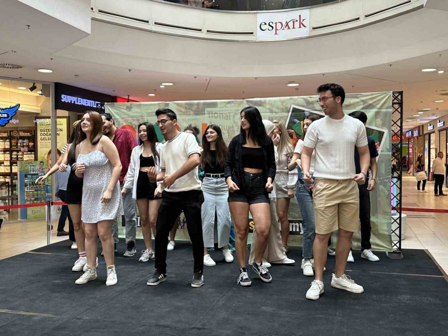 Espark Avm’de Buluşan Farklı Kültürler Vatandaşların İlgisini Topladı