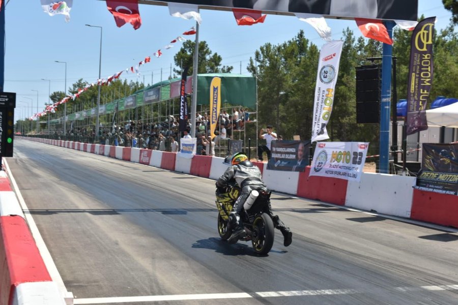Kepez’de Motodrag Şampiyonları Kupalarını Aldı